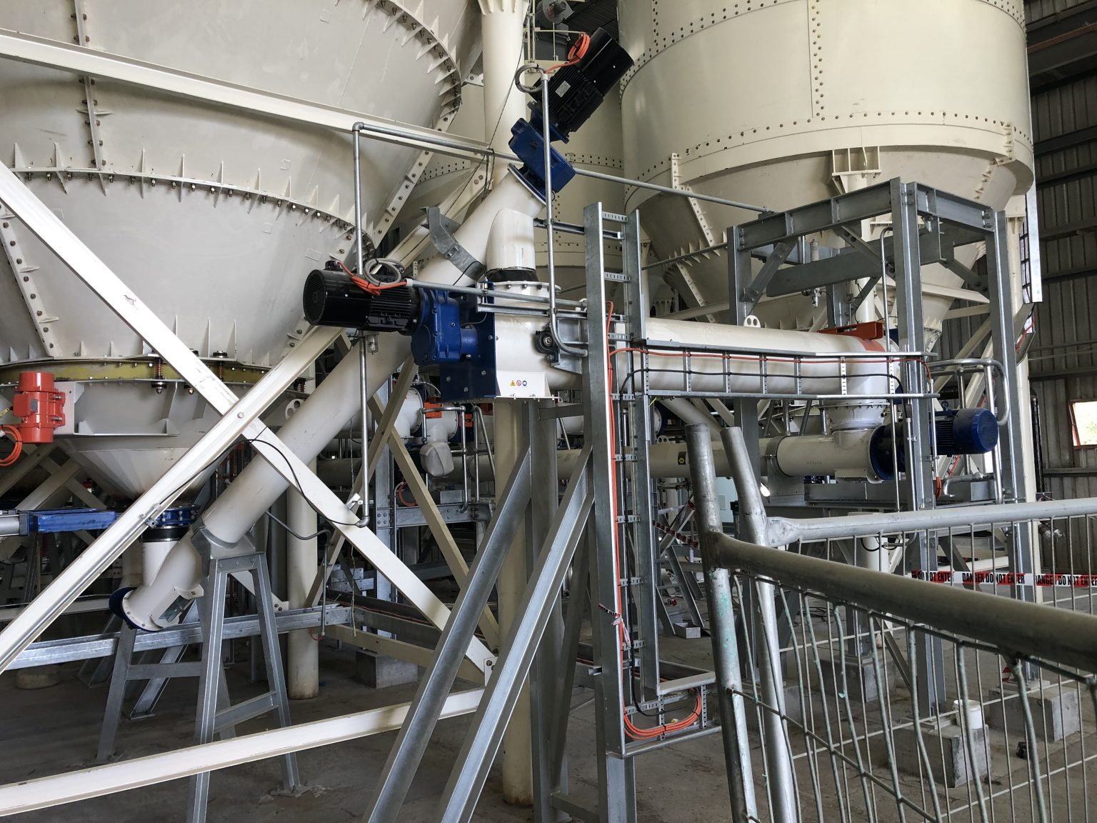 Pivoted Weigh Screw for Blending Plant - Techquip